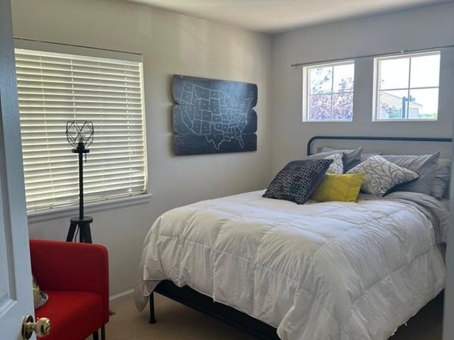 Cozy 1BRBA Shared Bathroom Room in Aurora_$_Ava