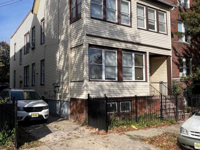 Cozy 1BRBA Unit in Newark | Available 01 | $1500