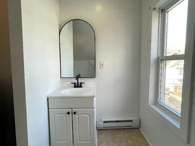 Cozy 1BRrd floor apartment for rent in Torrington