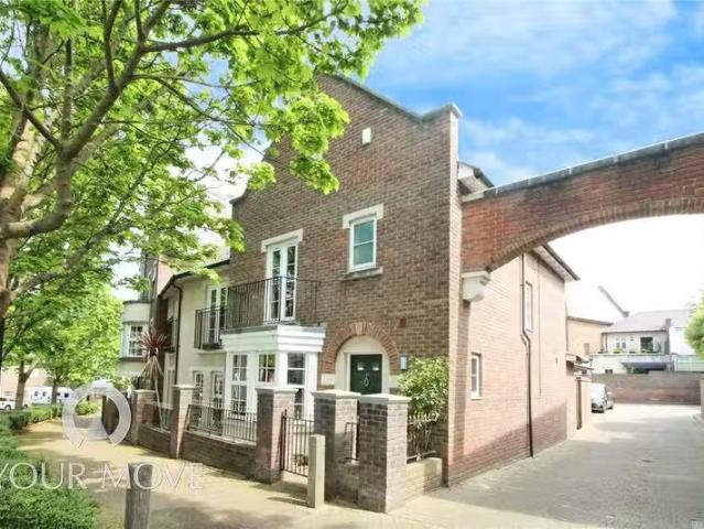 Unique 2 BA 3 bedroom Mid Terrace House to rent, Ingress Park.