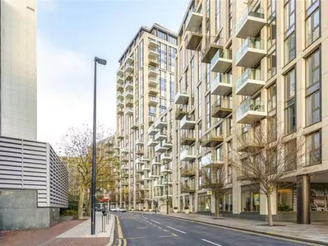 Deal! 2 BA 3 bedroom apartment for rent in Vaughan Way, London.