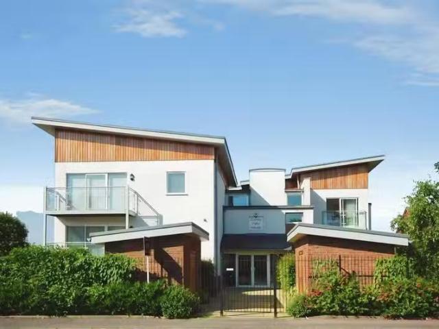 Cheap 2 BA 3 bedroom apartment for rent in Lawn Lane, Hemel He.