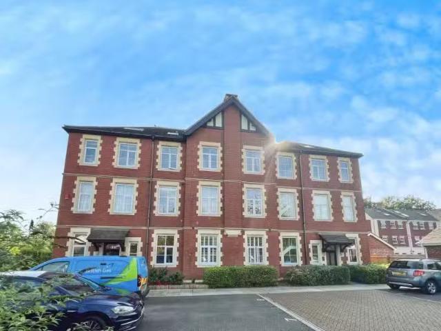 Deal! 2 BA 3 bedroom apartment for rent in Perrett Way Ham G.