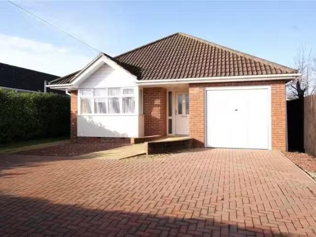 Unique 2 BA 3 bedroom bungalow for rent in Dennis Road, Corfe.