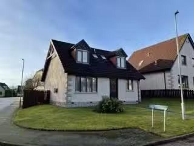 Cozy 2 BA 3 bedroom detached house for rent in Corse Wynd, Kin.