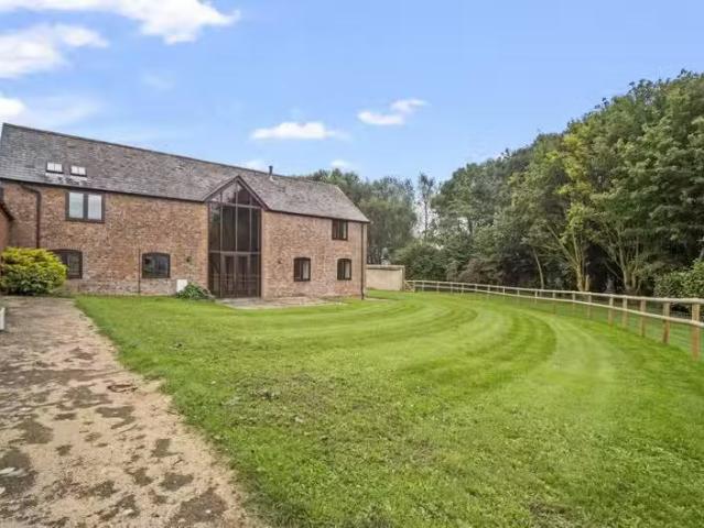Just in! 2 BA 3 bedroom detached house for rent in Winterborne.