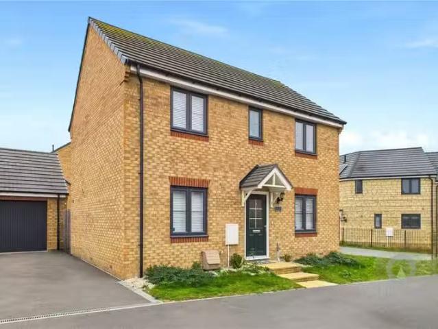 Cozy 2 BA 3 bedroom Detached House to rent, Merlin Road, Corby.