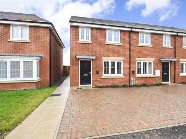 For Rent! 2 BA 3 bedroom end of terrace house for rent in Kilm.