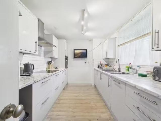 Cozy 2 BA 3 bedroom flat for rent in Dove Street, Bristol, BS2