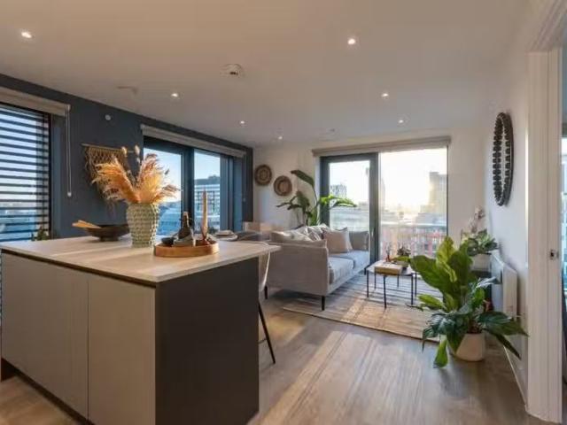 Deal! 2 BA 3 bedroom flat for rent in Flat 508, Pall Mall, Liv.