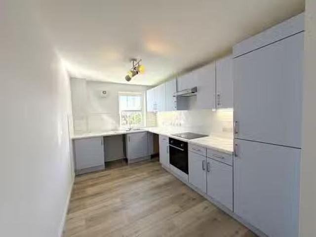 Cozy 2 BA 3 bedroom flat for rent in Malbet Park, Edinburgh, E.