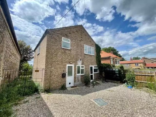 Just in! 2 BA 3 bedroom house for rent in High Street, Lakenhe.