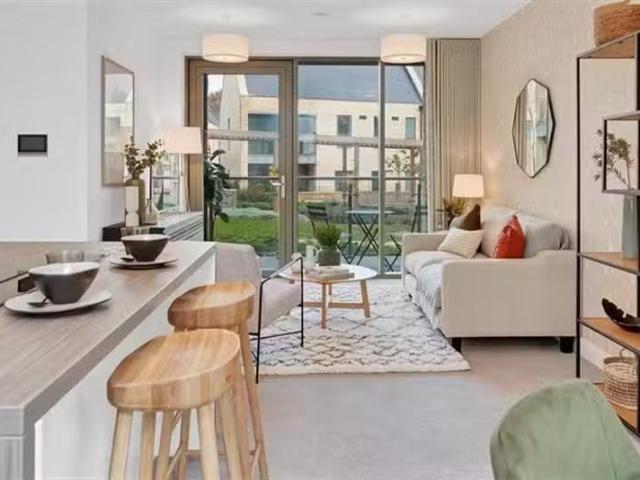 Cozy 2 BA 3 bedroom retirement property for rent in The Brothe.