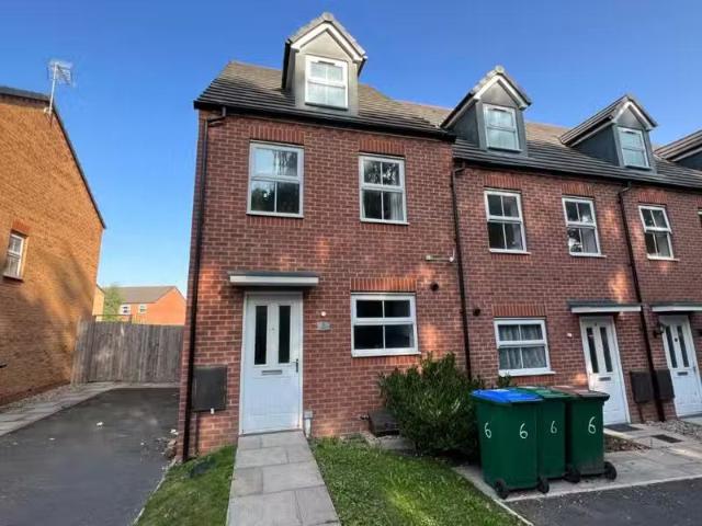 Cozy 2 BA 3 bedroom semi detached house for rent in Downy Birc.