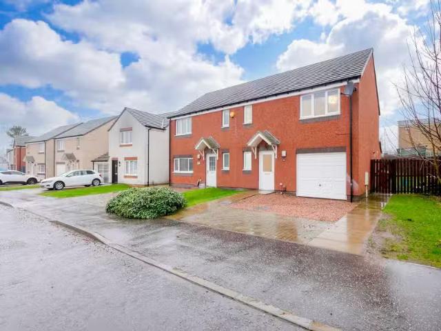 Deal! 2 BA 3 bedroom semi detached house for rent in Kirkstead.