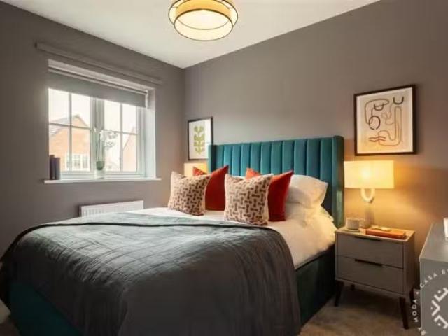 Cozy 2 BA 3 bedroom semi detached house for rent in Hatfield L.