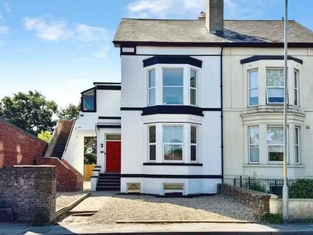 For Rent! 2 BA 3 bedroom semi detached house for rent in Londo.