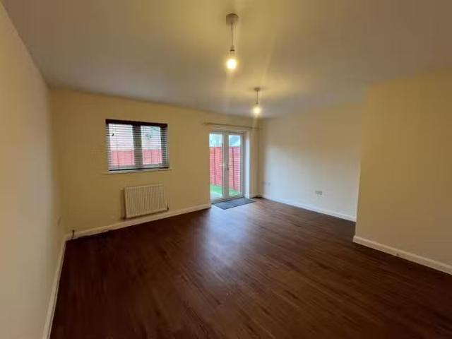 Nice 2 BA 3 bedroom semi detached house for rent in Slingsby G.
