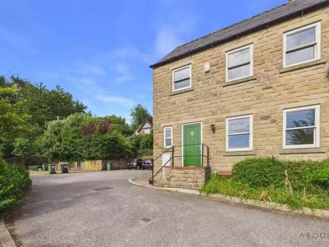 New 2 BA 3 bedroom semi detached house for rent in Sunny Hill.