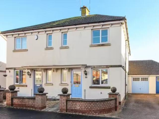 Deal! 2 BA 3 bedroom semi detached house for rent in Parish Me.