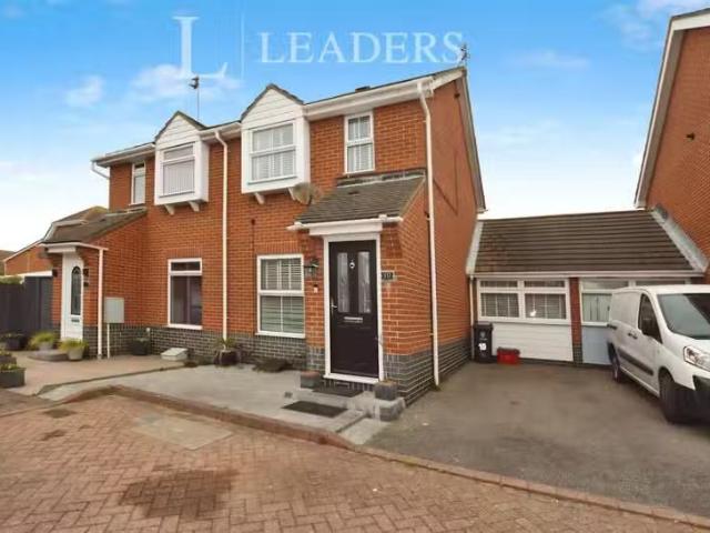 For Rent! 2 BA 3 bedroom semi detached house for rent in Worth.
