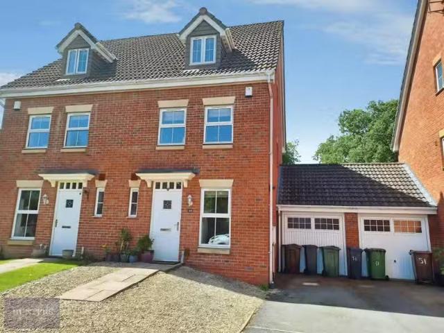 For Rent! 2 BA 3 bedroom semi detached house for rent in Tudor.