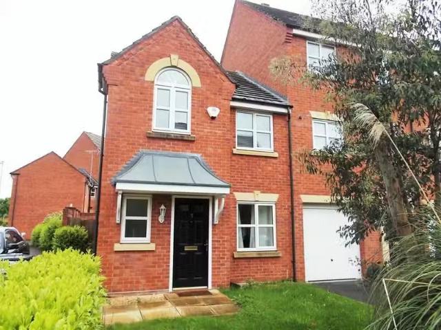 Nice 2 BA 3 bedroom semi detached house for rent in Ursuline W.