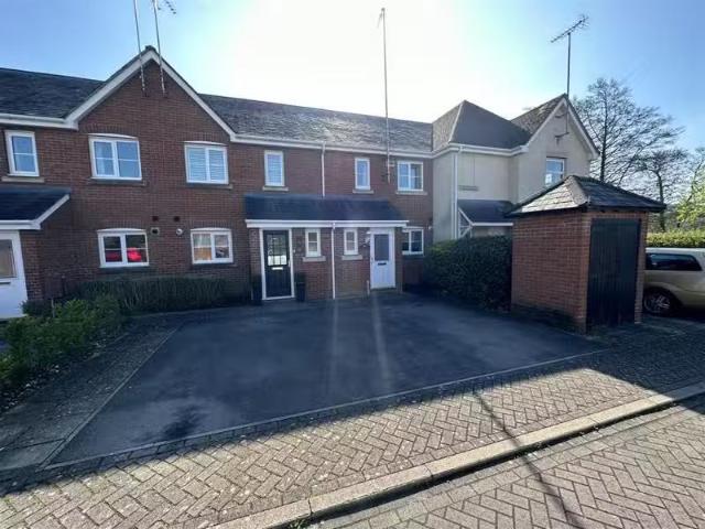 Just in! 2 BA 3 bedroom terraced house for rent in Newmans Clo.