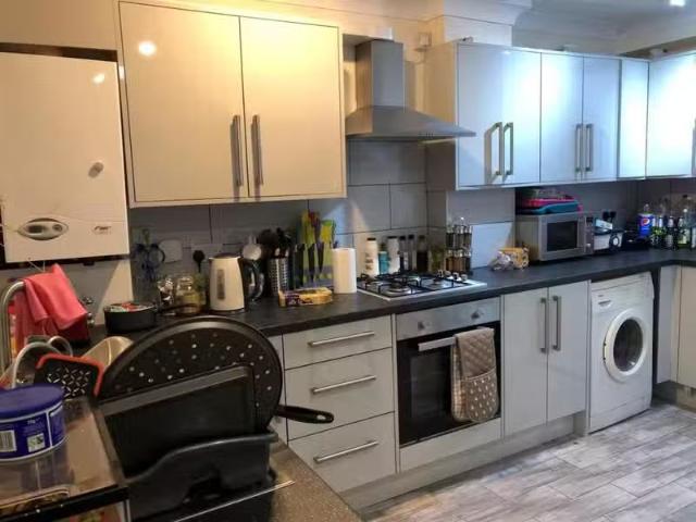 For Rent! 2 BA 3 bedroom terraced house for rent in Cadleigh G.
