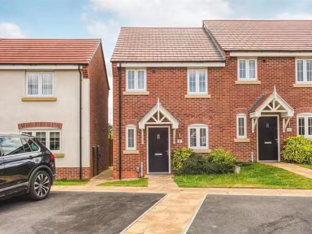 For Rent! 2 BA 3 bedroom terraced house for rent in Chicory Cl.