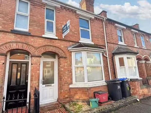 Just in! 2 BA 3 bedroom terraced house for rent in Clapham Ter.