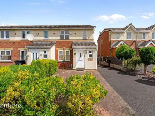 Cozy 2 BA 3 bedroom terraced house for rent in Cranberry Drive.