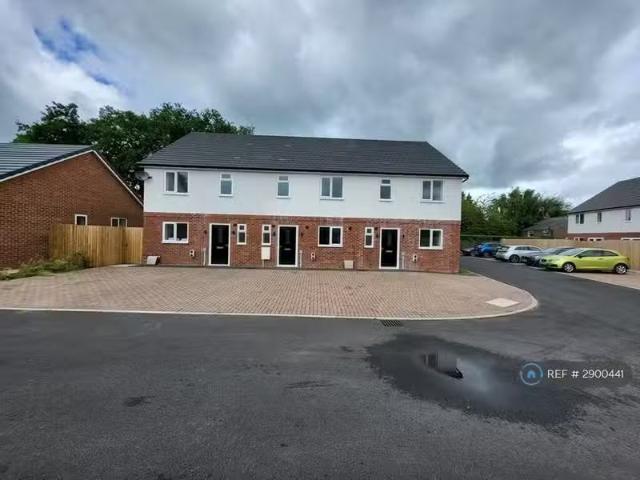 Cozy 2 BA 3 bedroom terraced house for rent in Fairmill Grove.