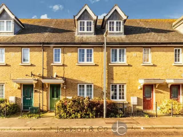 For Rent! 2 BA 3 bedroom terraced house for rent in Radvald Ch.