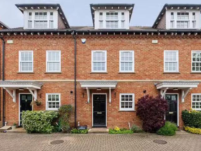 Rental! 2 BA 3 bedroom terraced house for rent in Wedgwood Pla.