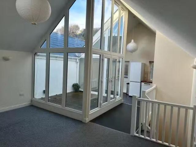Cozy 2 BA 3 bedroom town house for rent in Gough Road, Folkest.