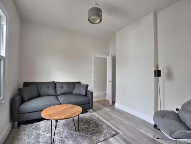 Nice 2 BA 1 bedroom apartment for rent in Mill Road, Cambridge.