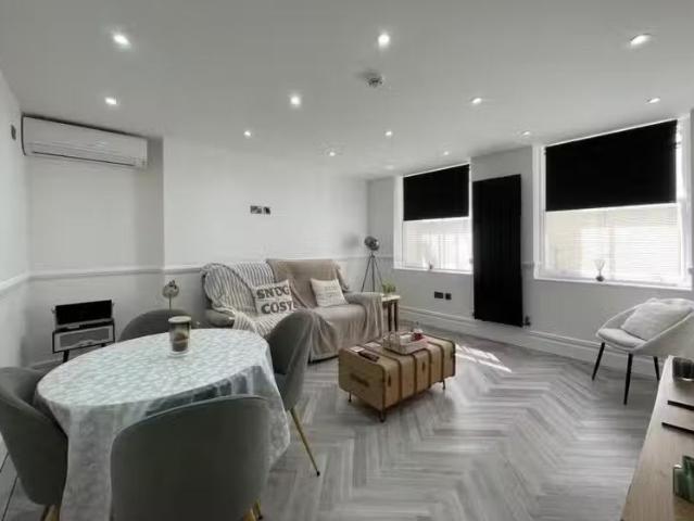 Unique 2 BA 1 bedroom flat for rent in Palmeira Mansion 8567.