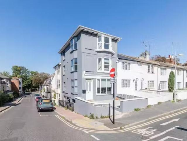Unique 2 BA 1 bedroom house of multiple occupation for rent in.