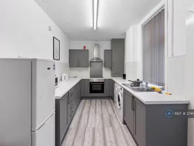 Cheap 2 BA 1 bedroom house share for rent in Queen Street, Cre.