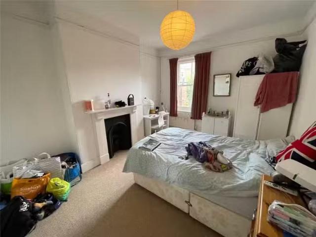 Charming 2 BA 1 bedroom terraced house for rent in Magdalen Ro.