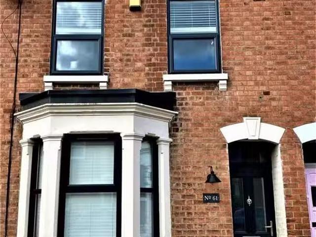 Cheap 2 BA 1 bedroom terraced house for rent in 61 Oxford Road.