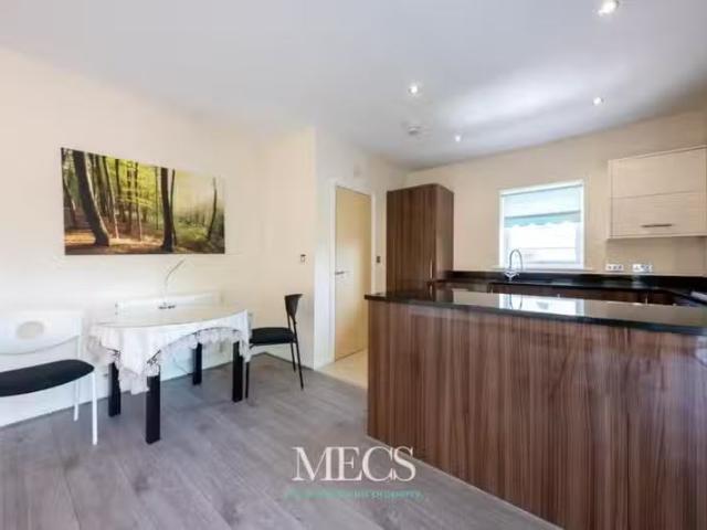 Just in! 2 BA 2 bedroom apartment for rent in 5C Highfield Roa.
