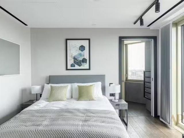 Cozy 2 BA 2 bedroom apartment for rent in The Stage, Hewett St.