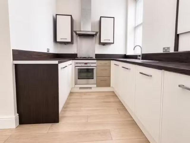 Deal! 2 BA 2 bedroom apartment for rent in The Parade, Roath.