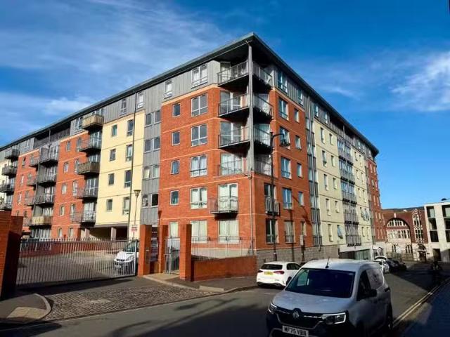 Cheap 2 BA 2 bedroom apartment for rent in The Quartz, 10 Hall.