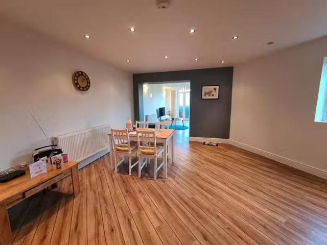 Cozy 2 BA 2 bedroom apartment for rent in Wren Gardens, Portis.