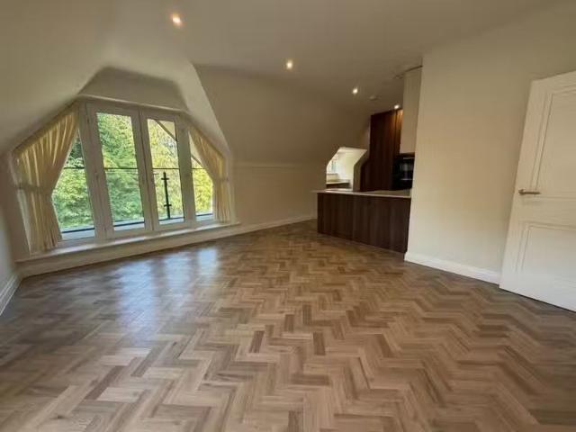 Cozy 2 BA 2 bedroom apartment for rent in Dudsbury Road, West.