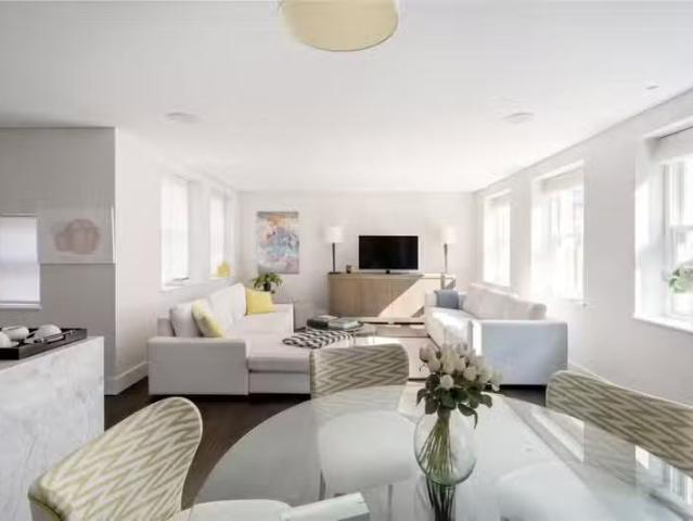 Unique 2 BA 2 bedroom apartment for rent in Dyer's Buildings.
