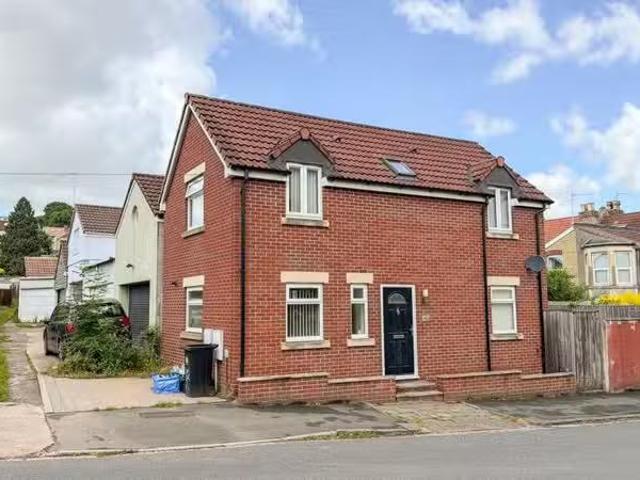 Just in! 2 BA 2 bedroom detached house for rent in Hampstead R.